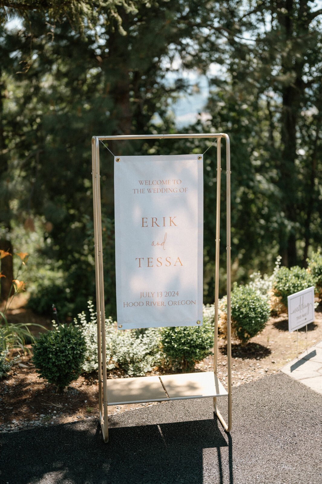 PNW Wedding Photographer - Hood River Oregon Wedding